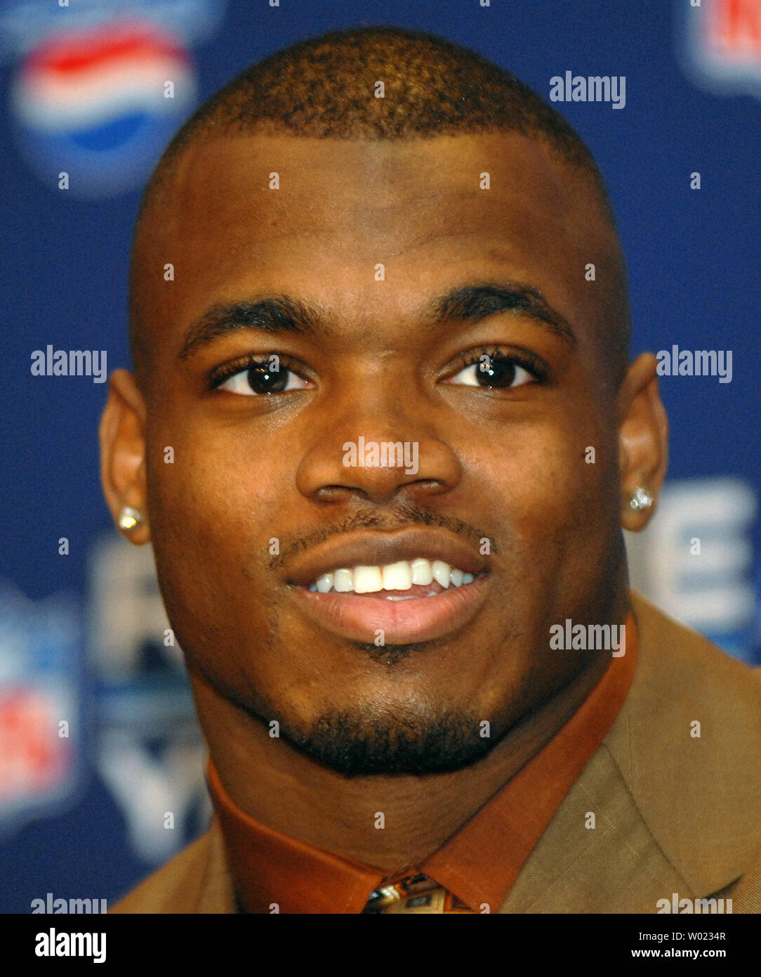 Adrian peterson 2007 hi-res stock photography and images - Alamy