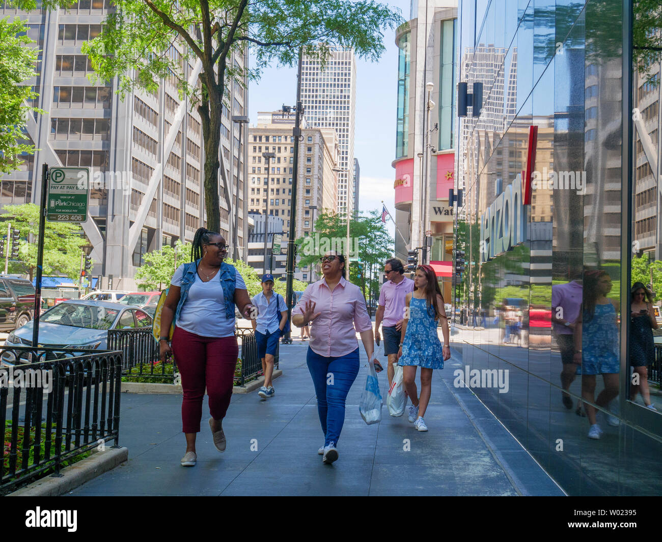 People walking and talking. Chicago, Illinois Stock Photo - Alamy
