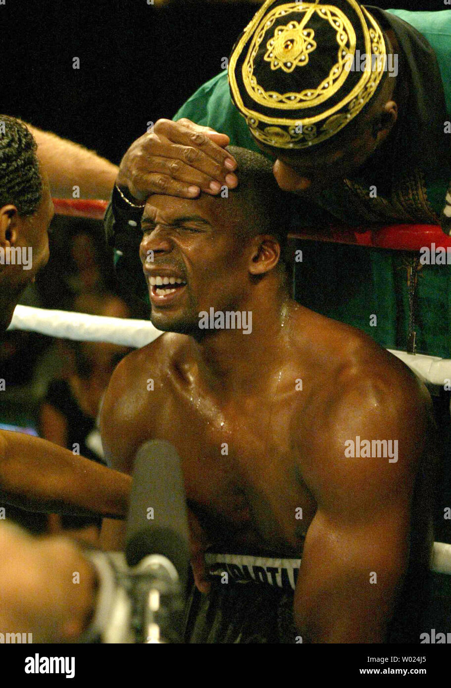 Boxing round card hi-res stock photography and images - Alamy