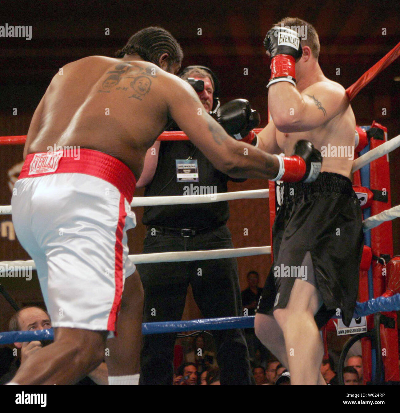 Heavyweight champion riddick bowe hi-res stock photography and images ...
