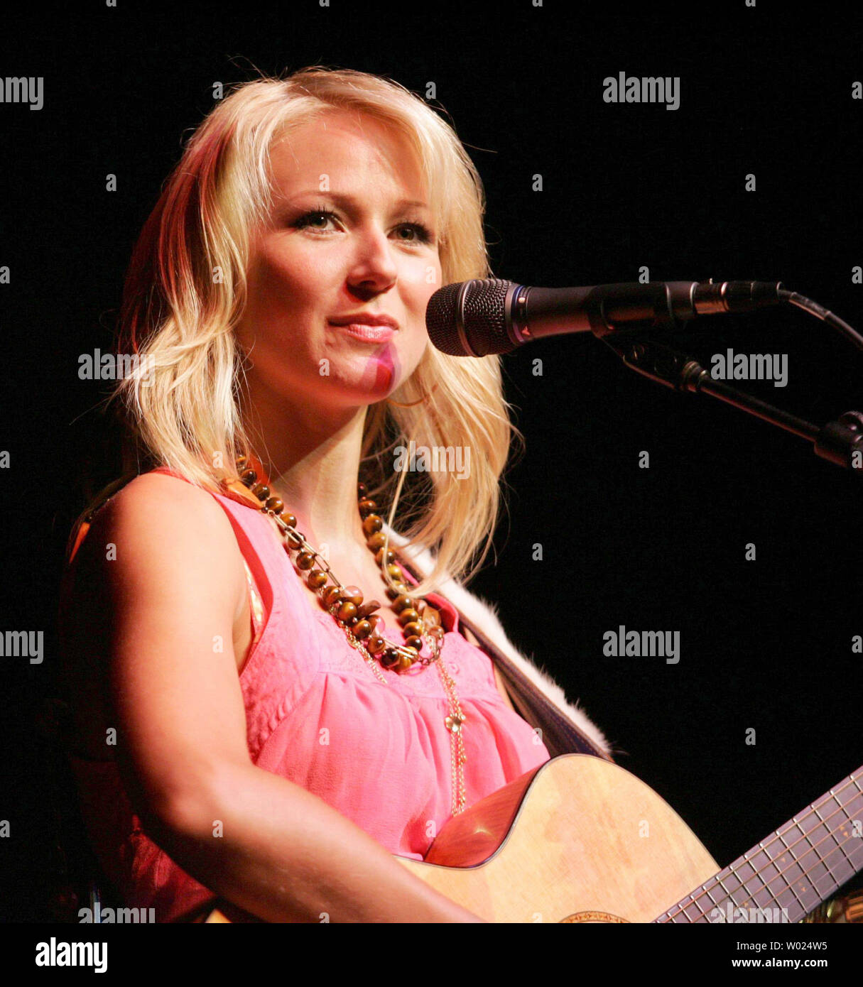 Jewel singer hi-res stock photography and images - Alamy