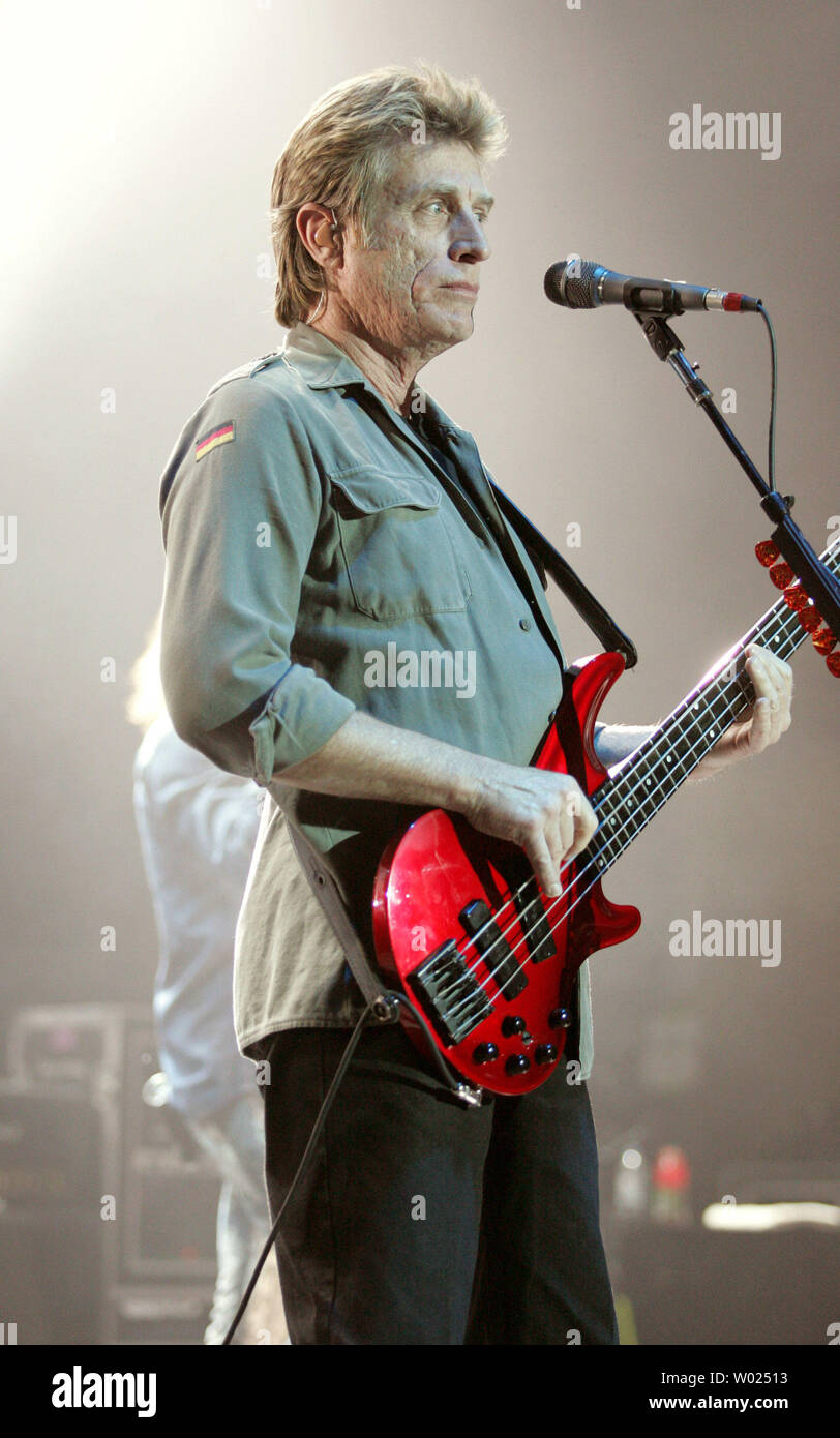 Ross valory hi-res stock photography and images - Alamy