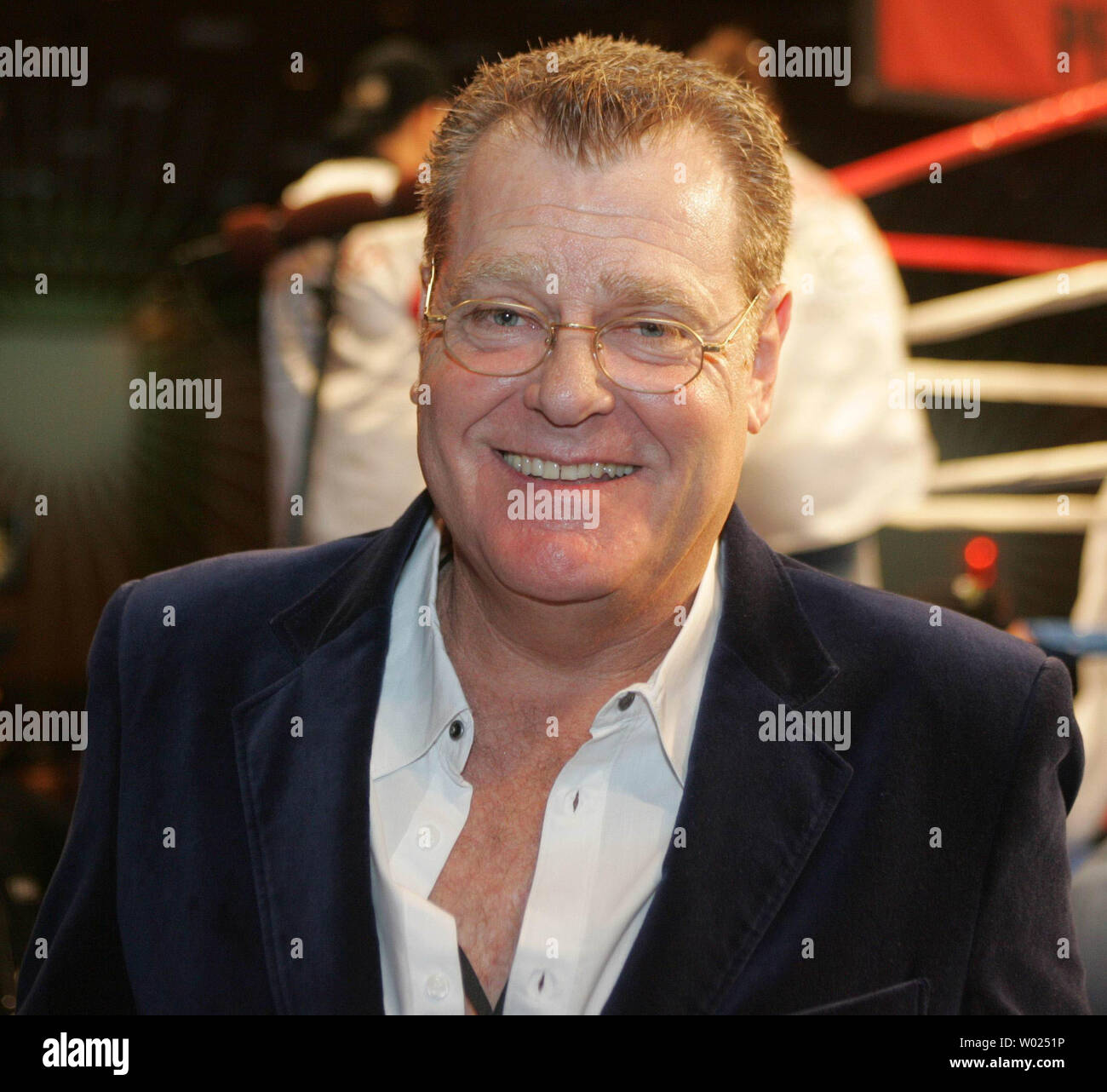 Promoter Dan Goosen waits for the fight to start between Vernon Forrest ...