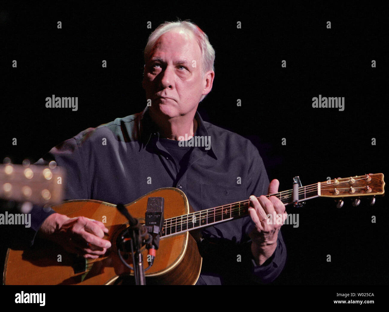 Gordon Lightfoot's lead guitarist Terry Clements performs in concert at ...
