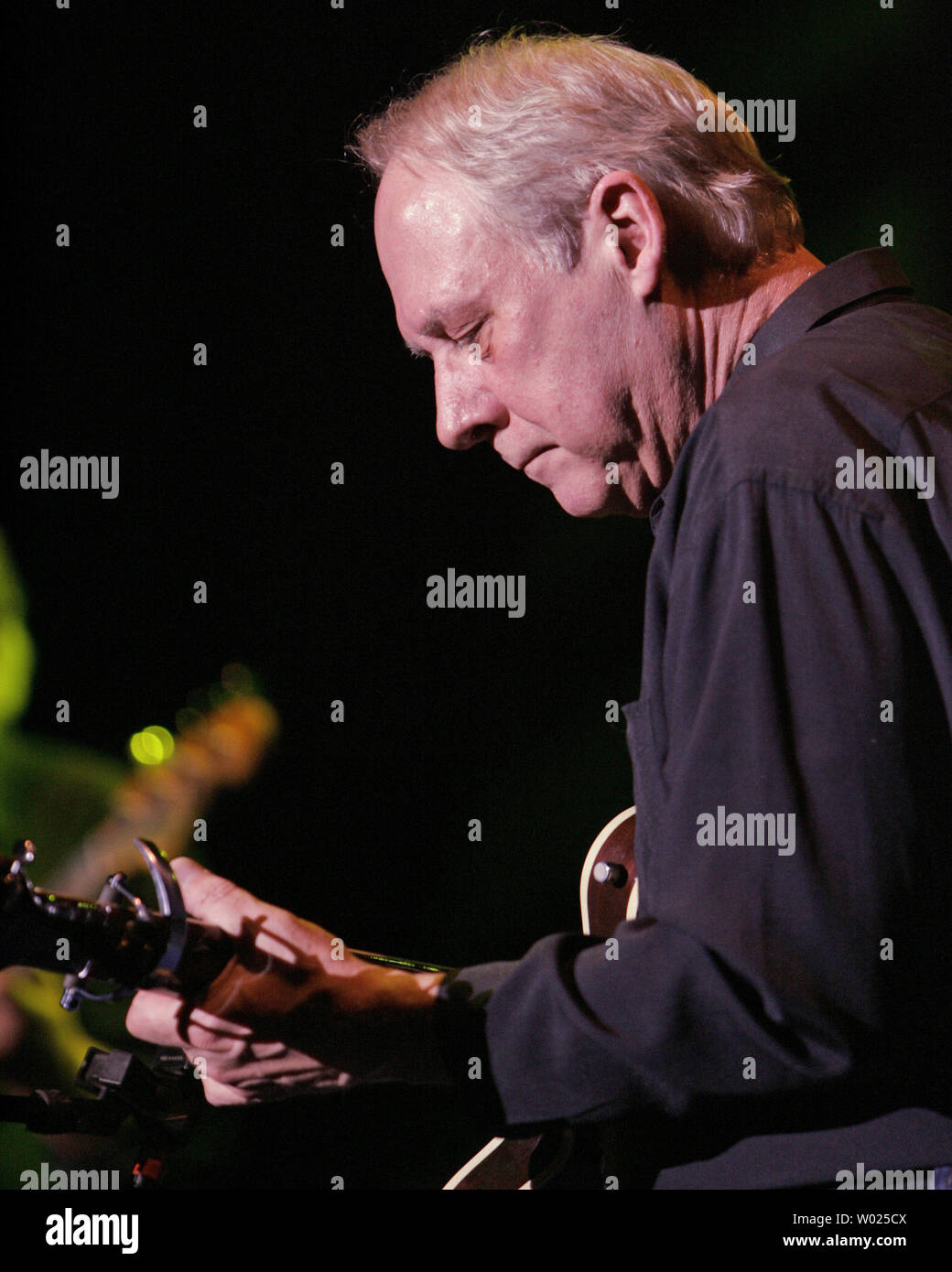 Gordon Lightfoot's lead guitarist Terry Clements performs in concert at ...