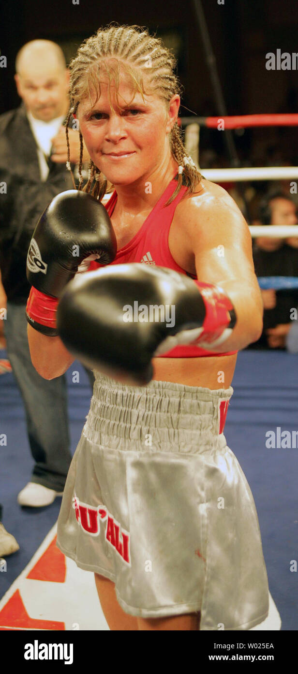 Featherweight champion Kelsey Jeffries celebrates defending her title ...