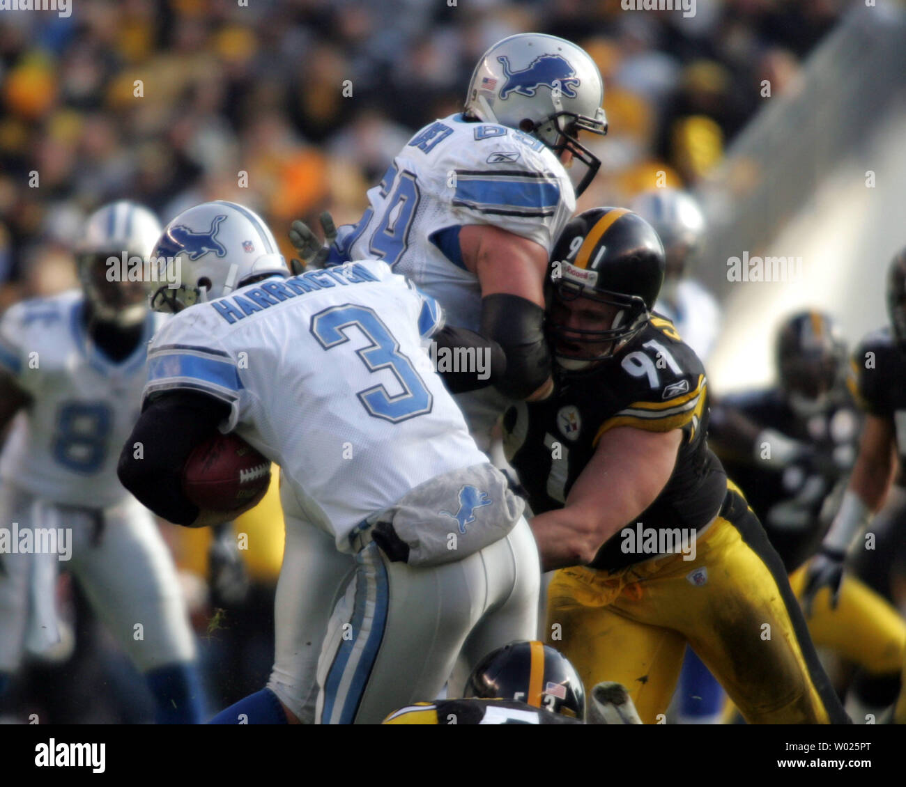 Pittsburgh Steelers Aaron Smith puts pressure on Detroit Lions ...