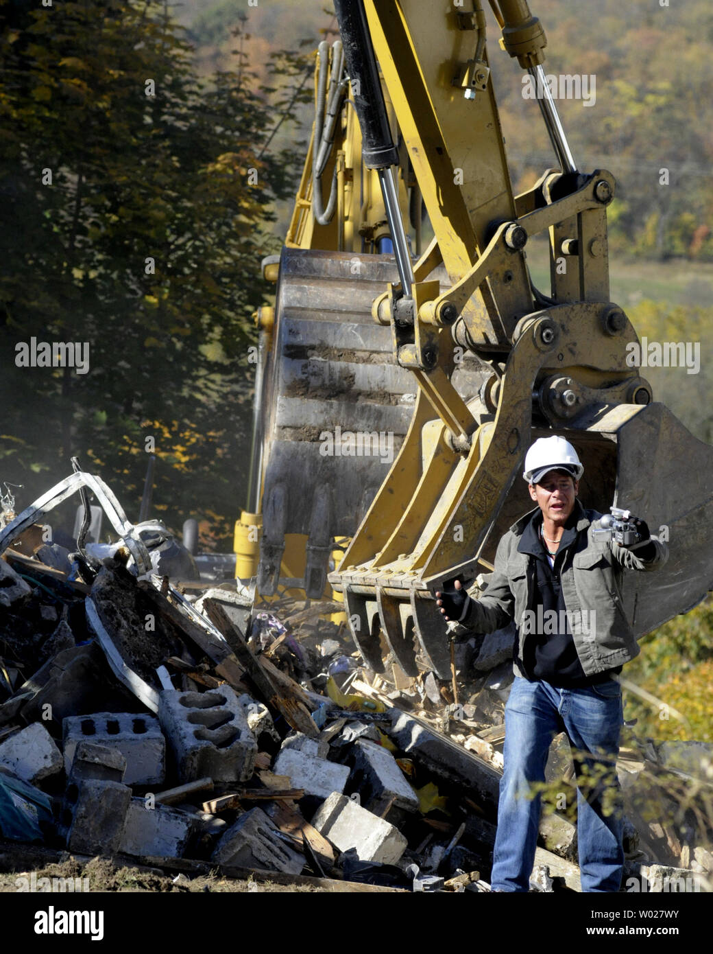 Extreme makeover ty pennington hi-res stock photography and images - Alamy