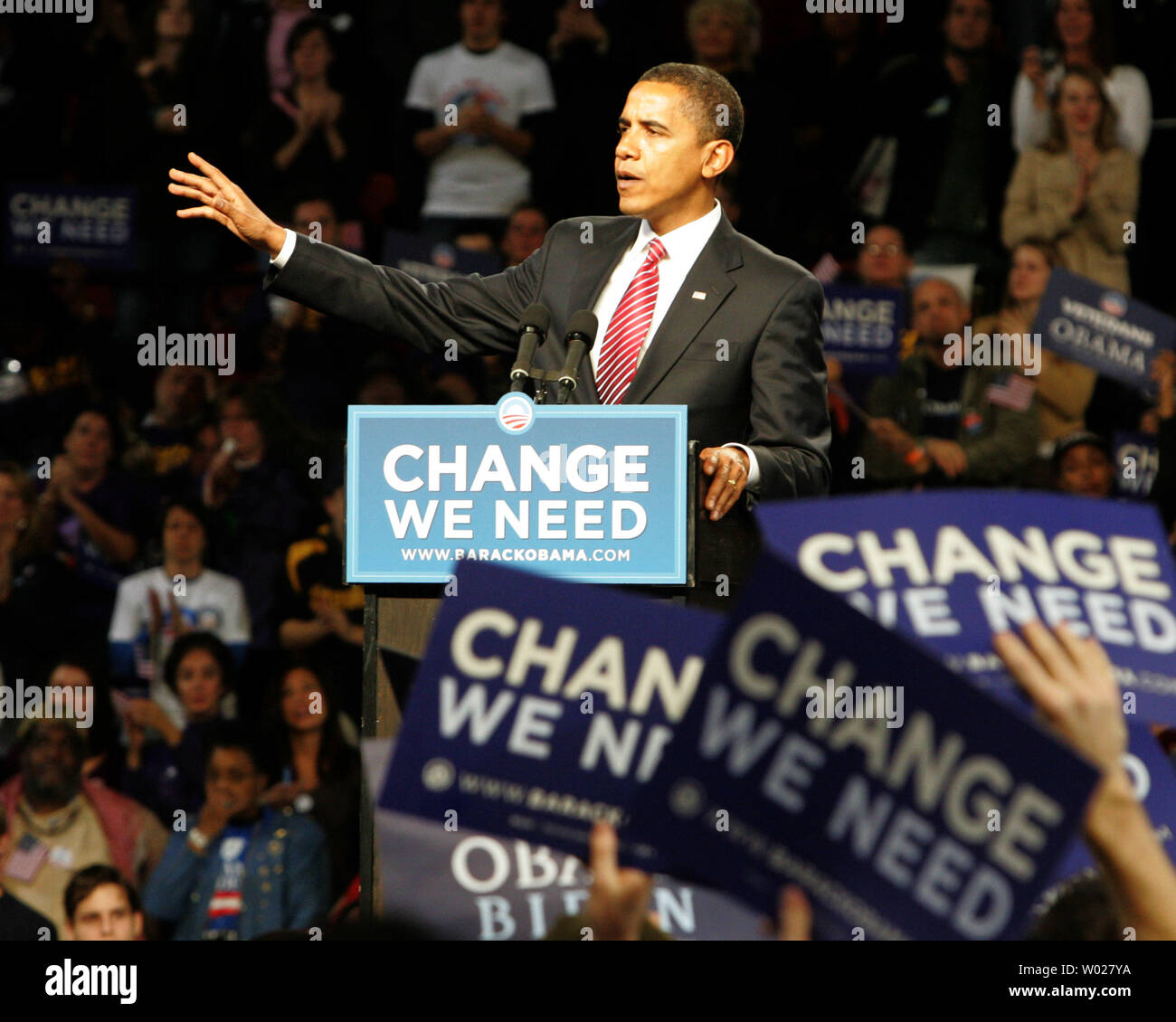 Democratic presidential candidate Sen. Barack Obama (D-IL) speaks at a ...