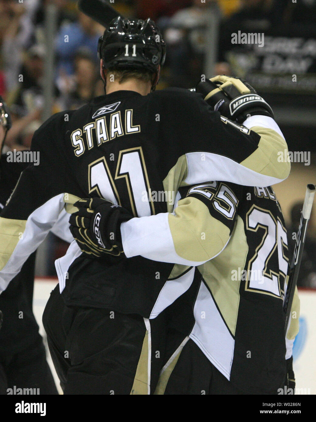 Pittsburgh Penguins Jordan Staal (11) and Maxime Talbot (25) celebrate ...