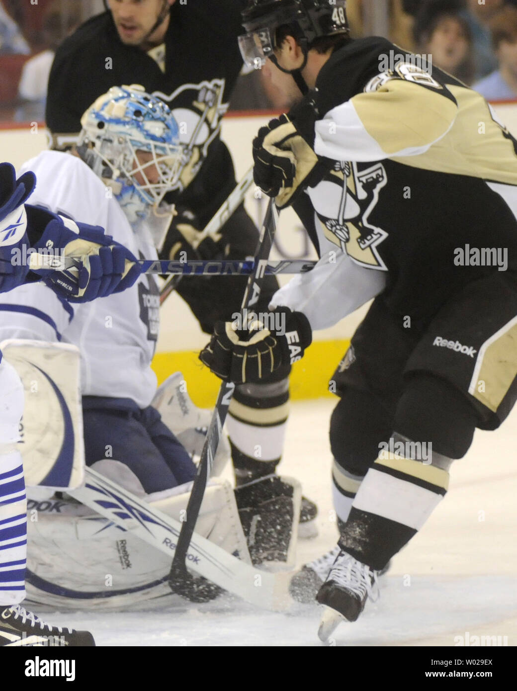 Pittsburgh penguins tyler kennedy toronto hi-res stock photography and ...