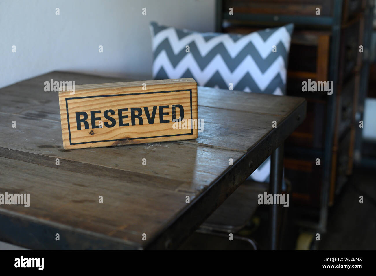 Restaurant reserved table sign Reserved Table. A tag of reservation ...