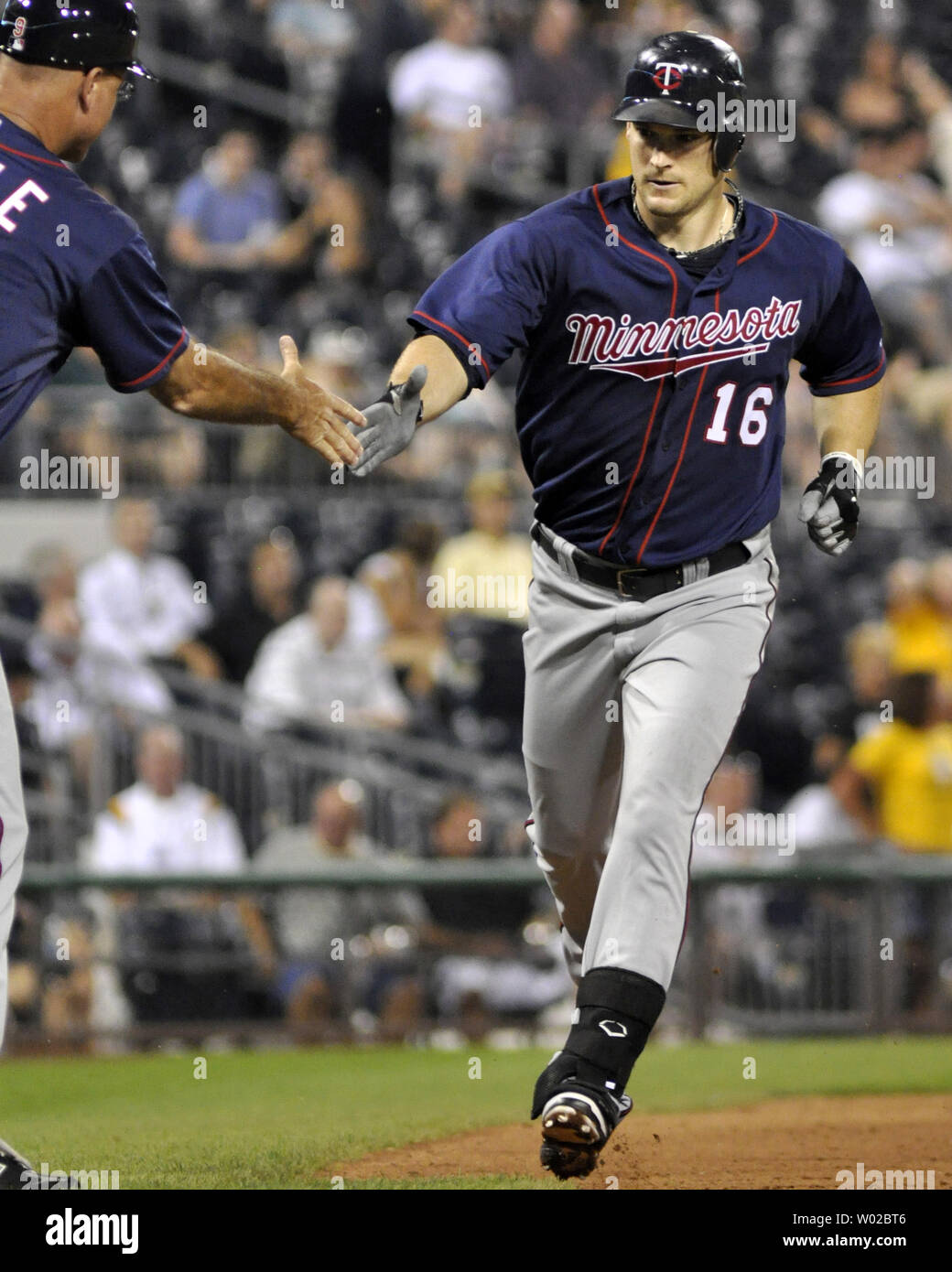 Minnesota Twins Josh Willingham hits a solo homerun in the seventh ...