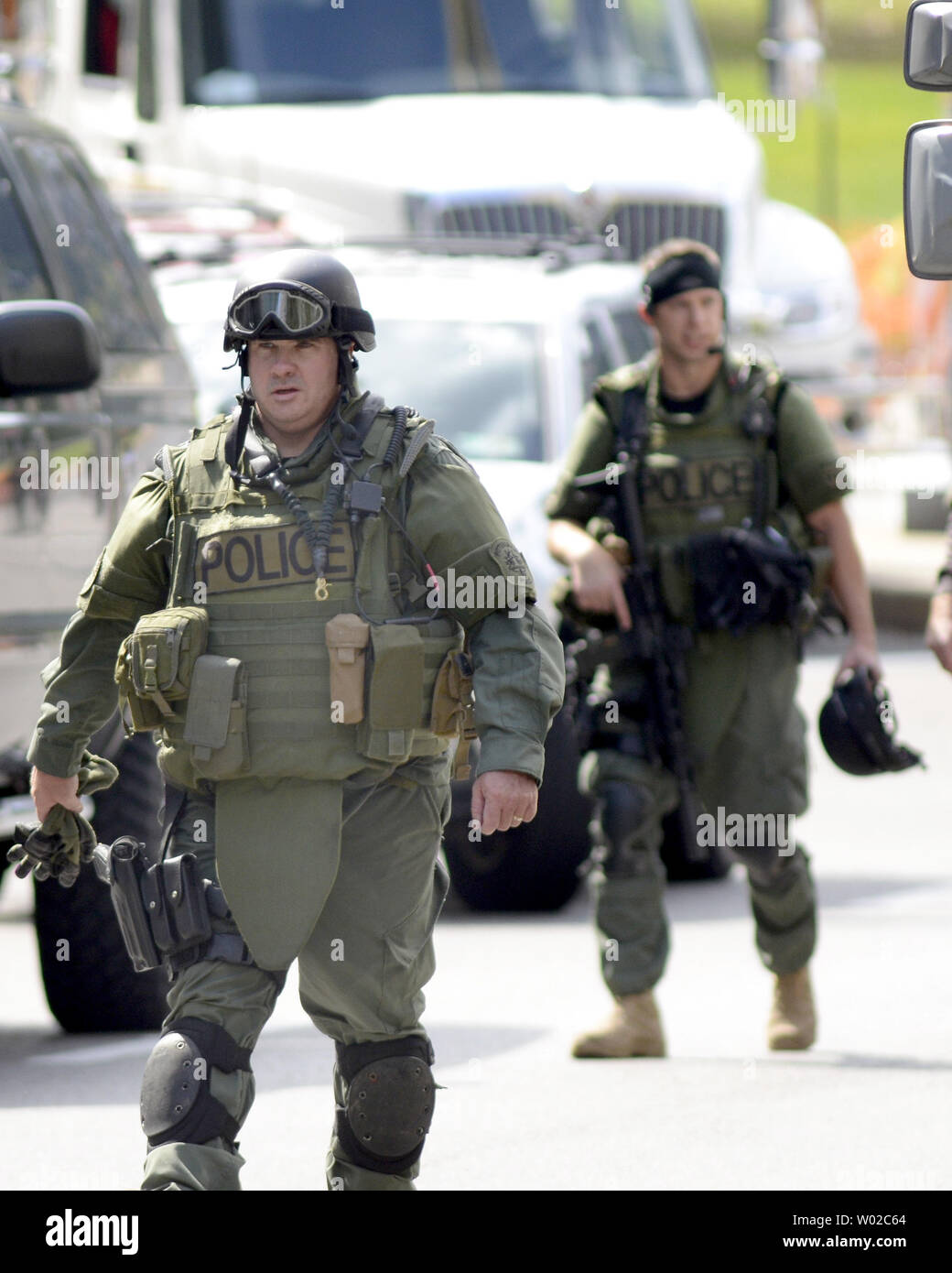 Pittsburgh Police and SWAT teams stand down and depart downtown ...