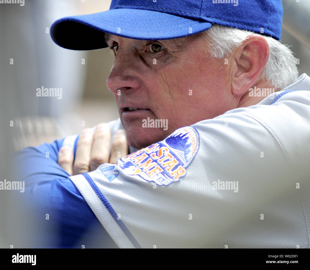 New York Mets manager Terry Collins (10) watches the game against the ...