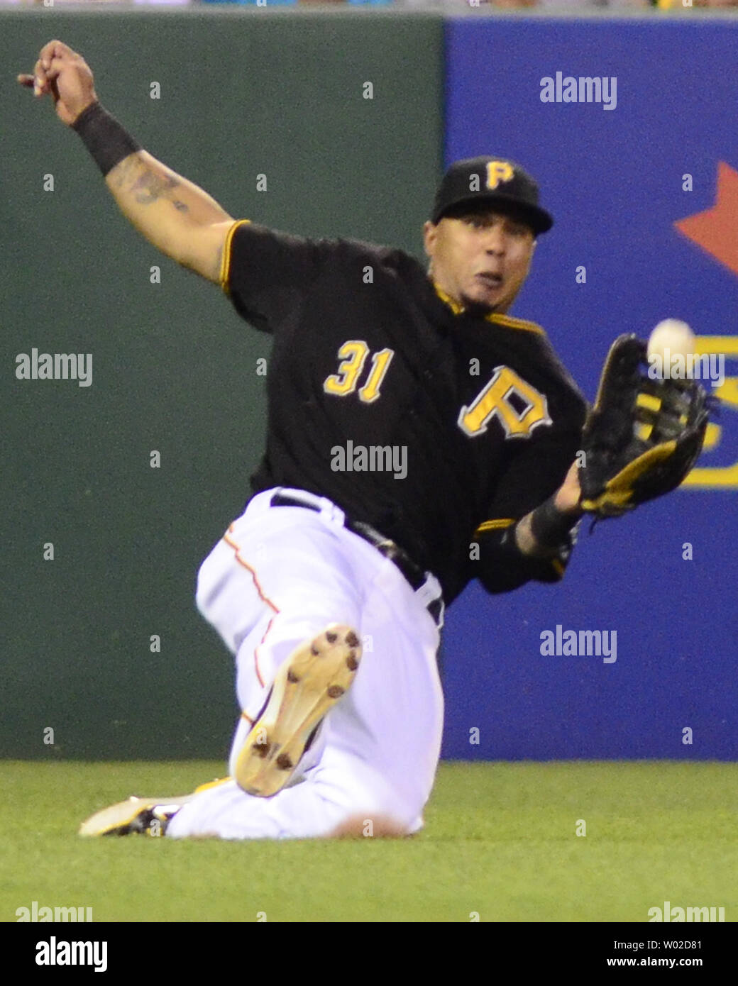 Pittsburgh Pirates right fielder Jose Tabata (31) makes a sliding catch ...