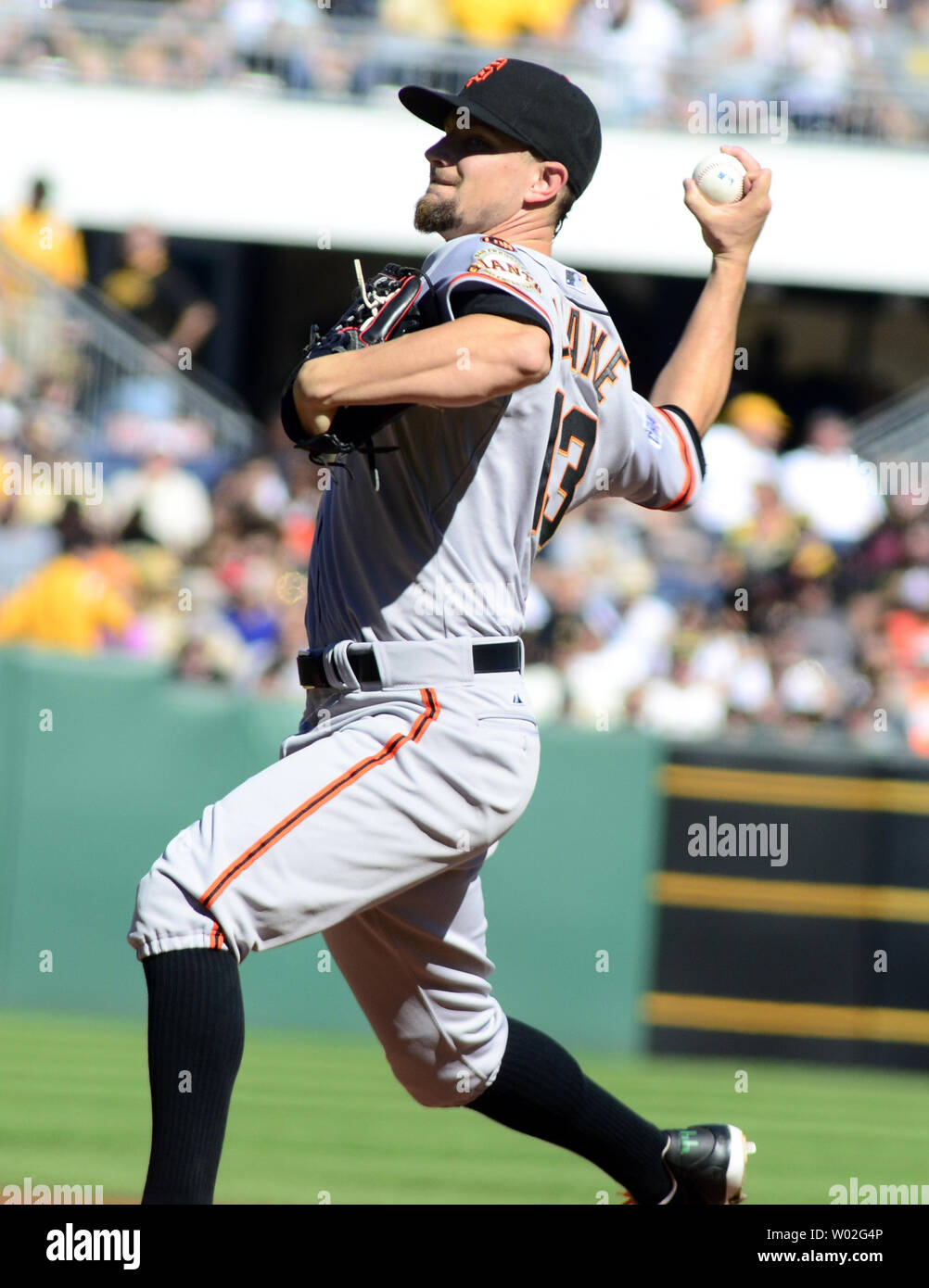 San Francisco Giants starting pitcher Mike Leake (13) throws in the ...