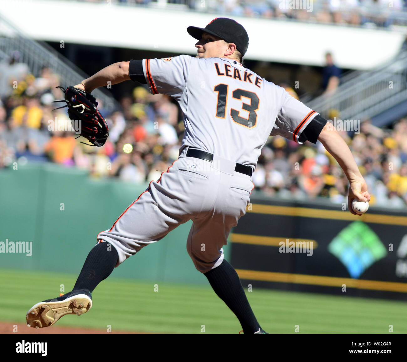 San Francisco Giants starting pitcher Mike Leake (13) throws in the ...