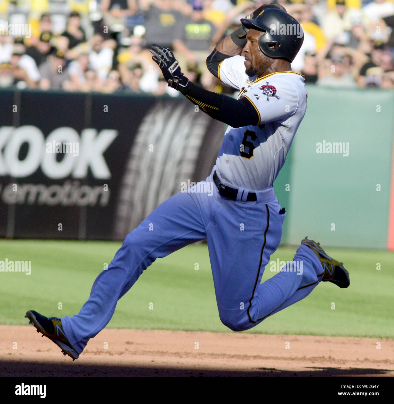 Pittsburgh pirates left fielder starling hi-res stock photography and ...