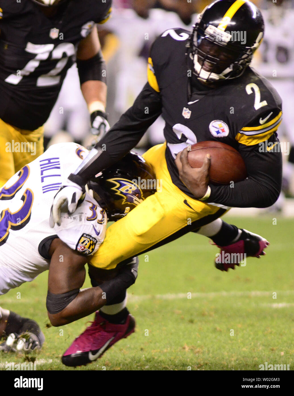 Pittsburgh Steelers quarterback Michael Vick (2) scrambles for five ...