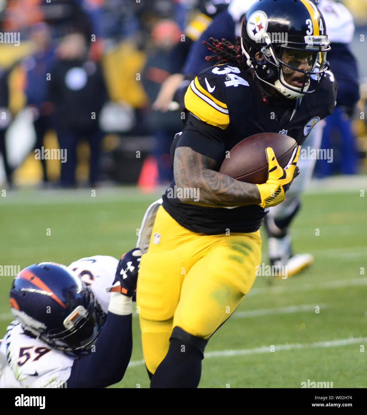 Pittsburgh Steelers running back DeAngelo Williams (34) run out of the ...