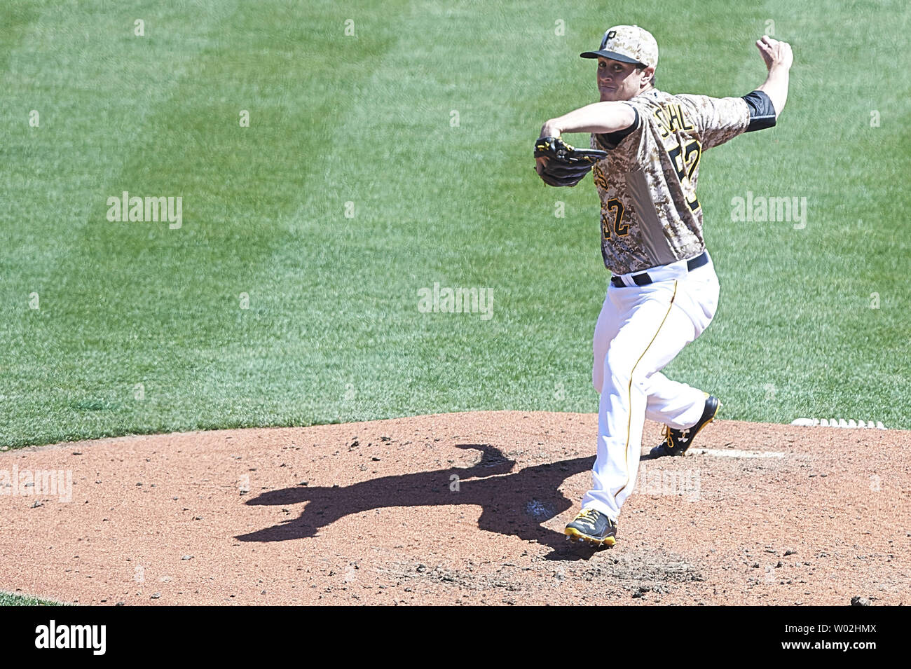 Pittsburgh Pirates relief pitcher Rob Scahill (52) throws a pitch in ...