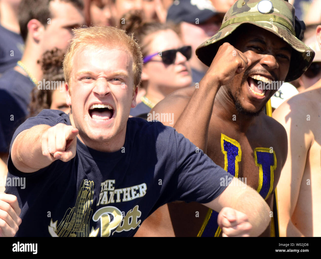 Pittsburgh panthers fans hi-res stock photography and images - Alamy
