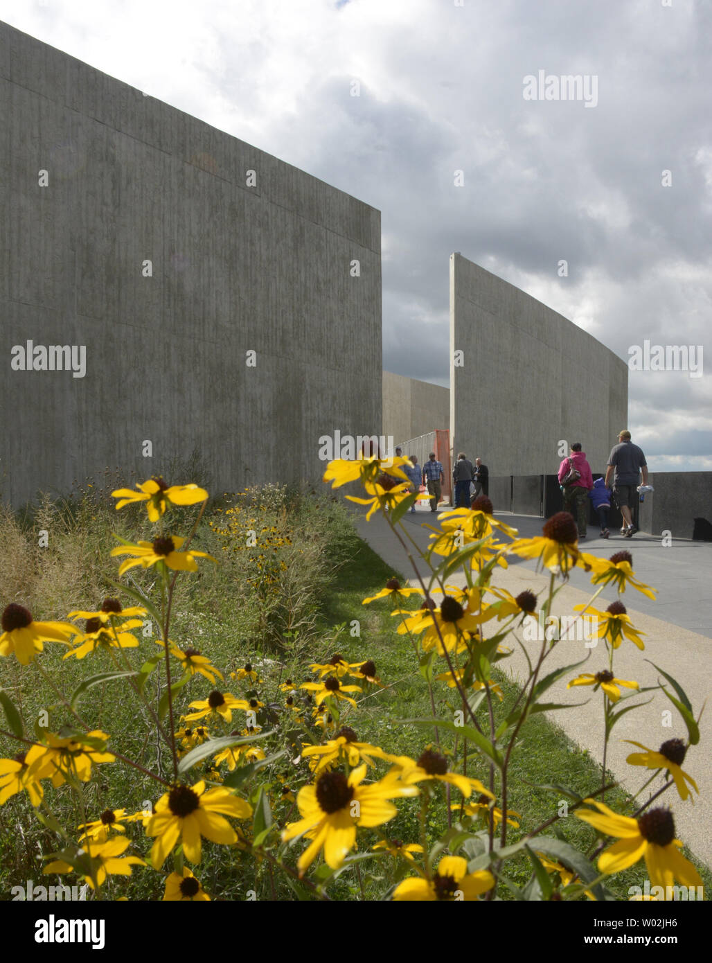 Visitors to the Flight 93 Memorial walks the flight path of United ...