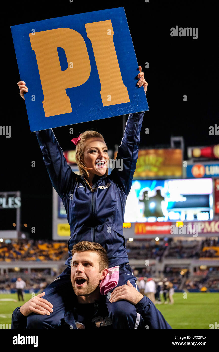 Pittsburgh panthers cheerleaders hi-res stock photography and images ...