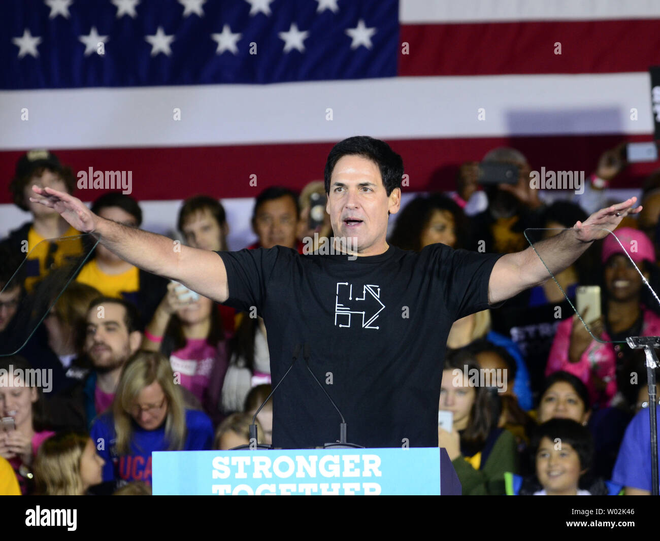 Pittsburgh native Mark Cuban introduces Democratic presidential ...