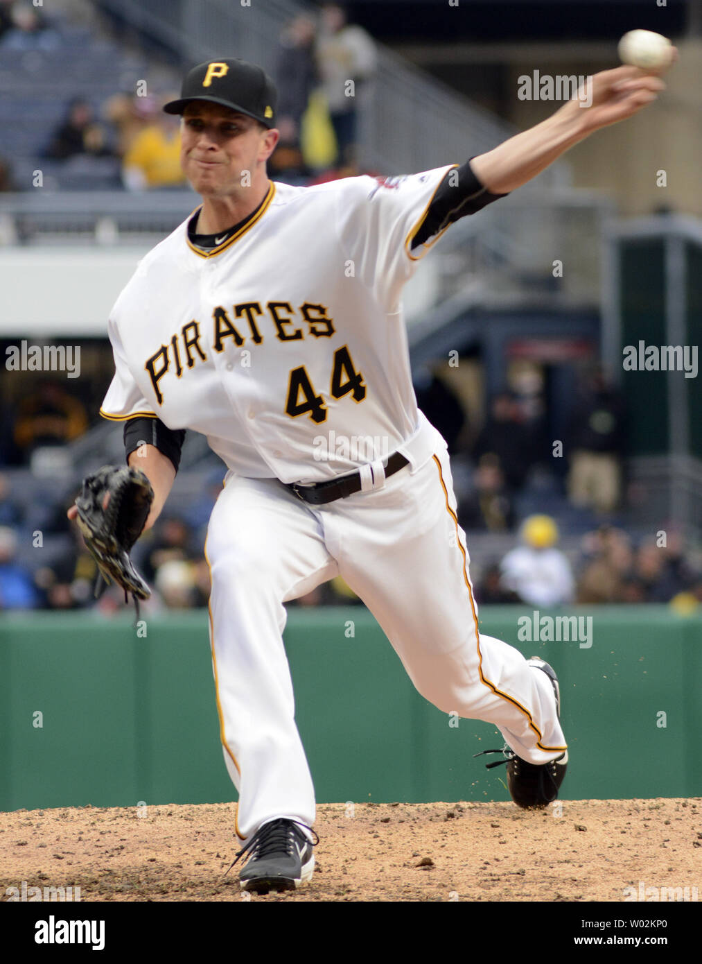 Pittsburgh Pirates relief pitcher Tony Watson (44) closes out the ninth ...