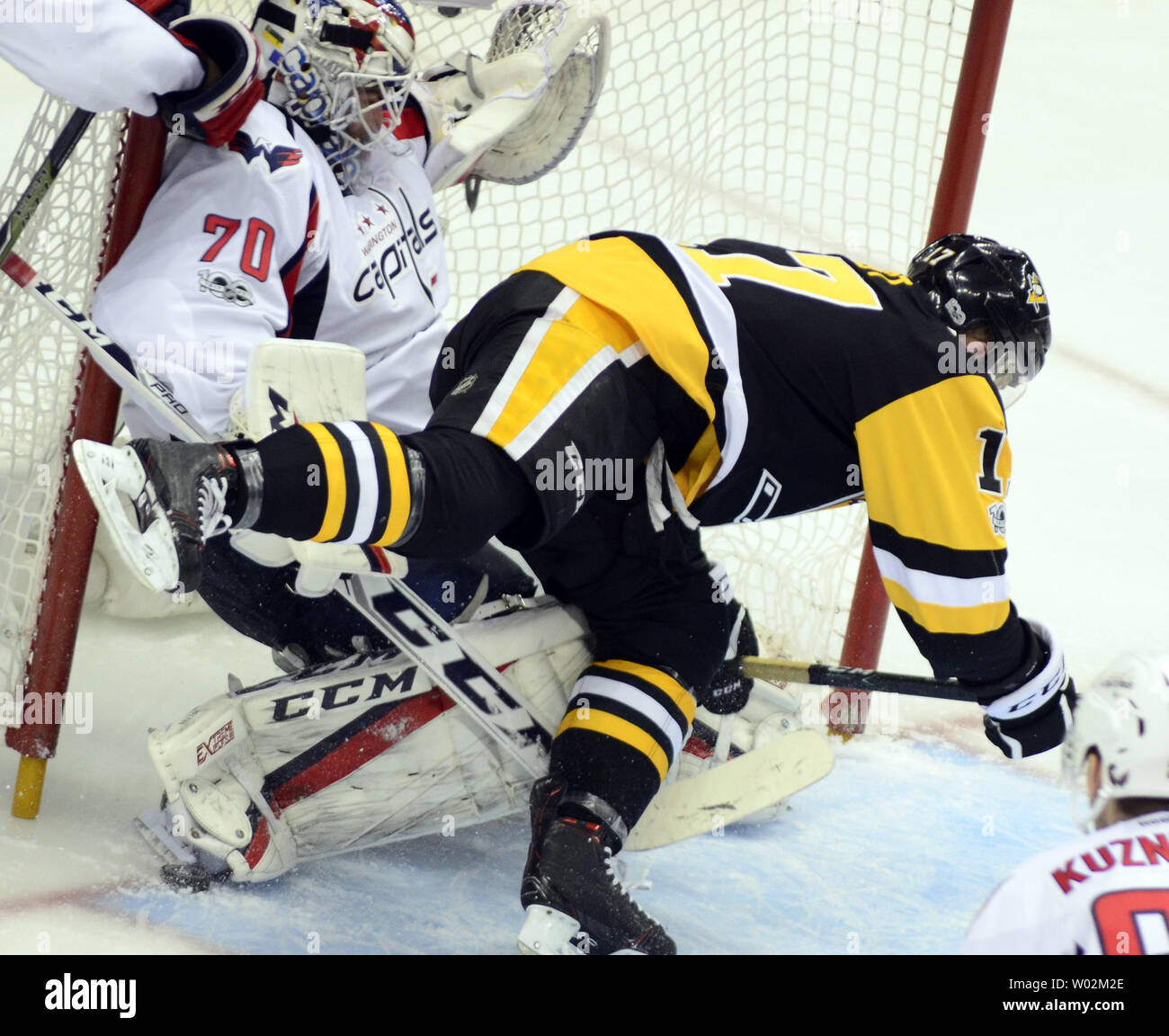 Pittsburgh Penguins right wing Bryan Rust (17) receives a goaltender ...