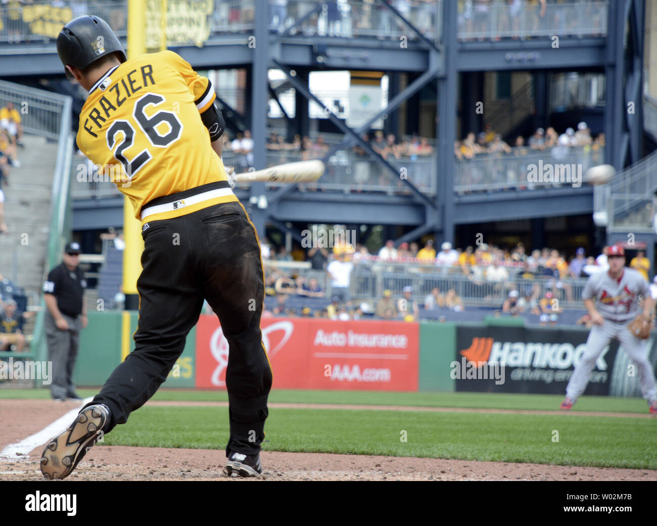 Pittsburgh Pirates left fielder Adam Frazier (26) hits a walk off ...