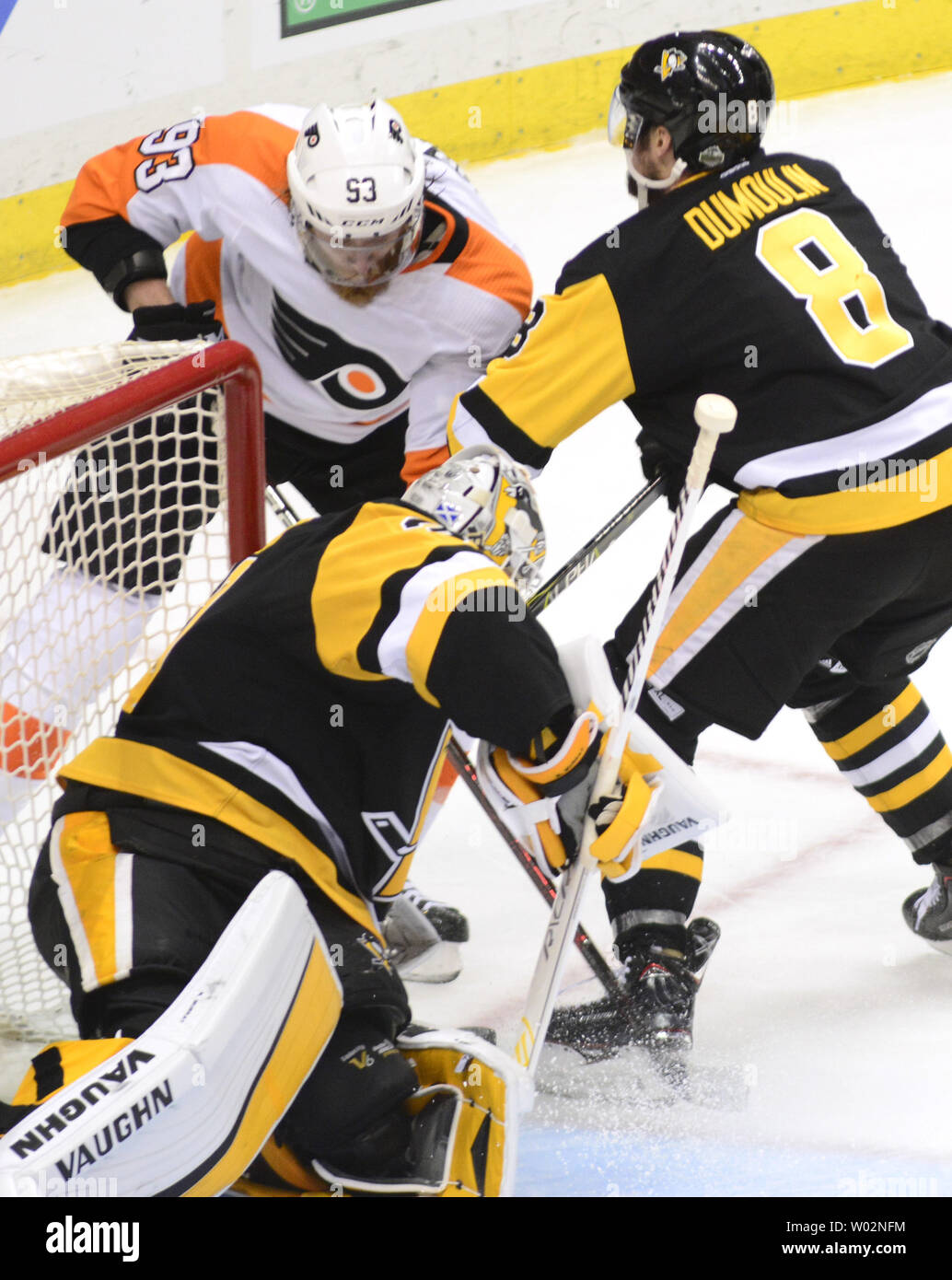 Philadelphia Flyers right wing Jakub Voracek (93) tries to find the ...
