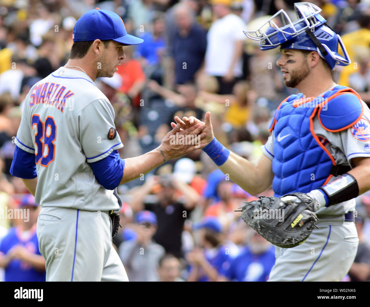New York Mets relief pitcher Anthony Swarzak (38) celebrates the 1-0 ...