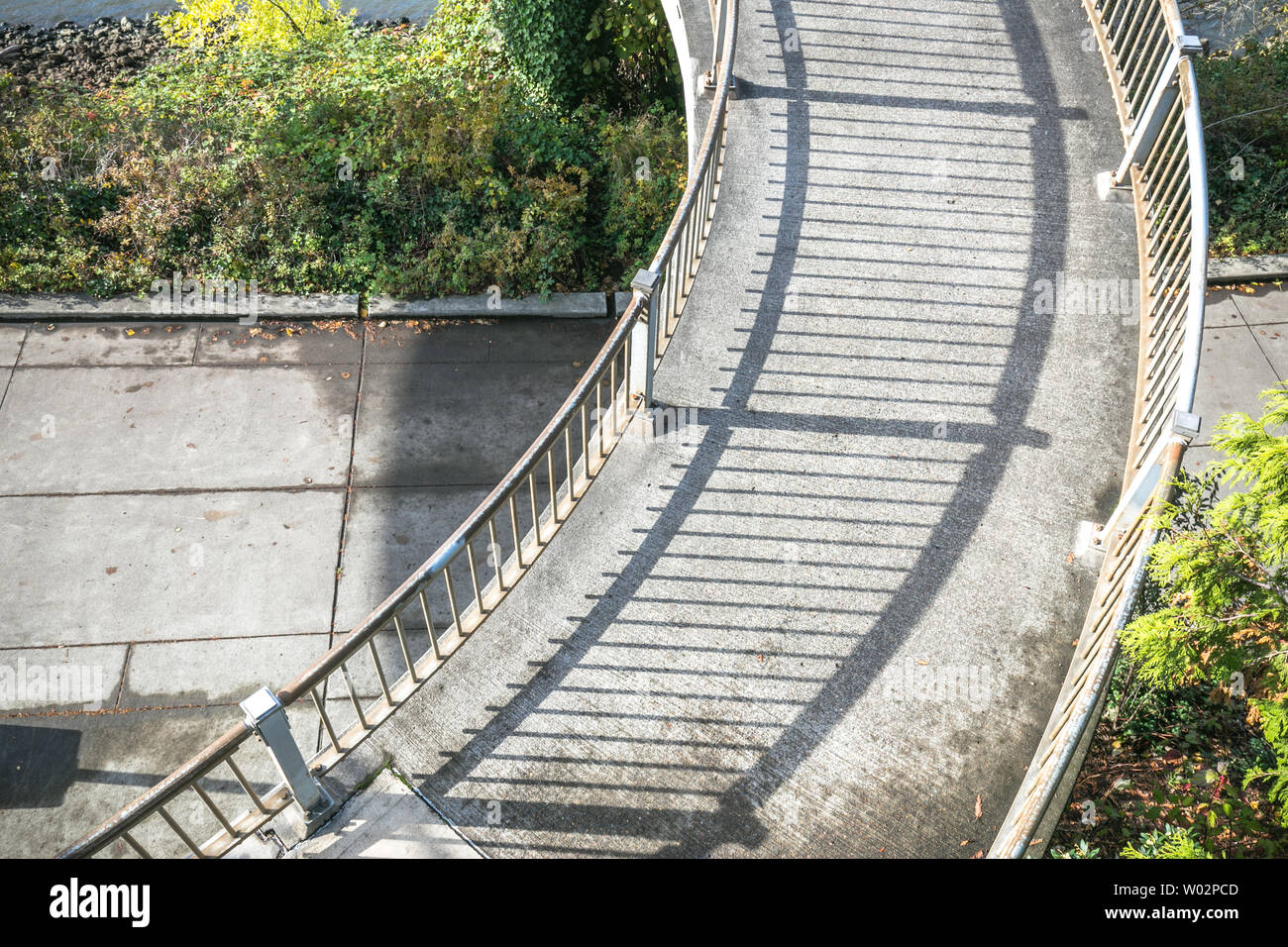 curved concrete elevated footpath in portland Stock Photo - Alamy