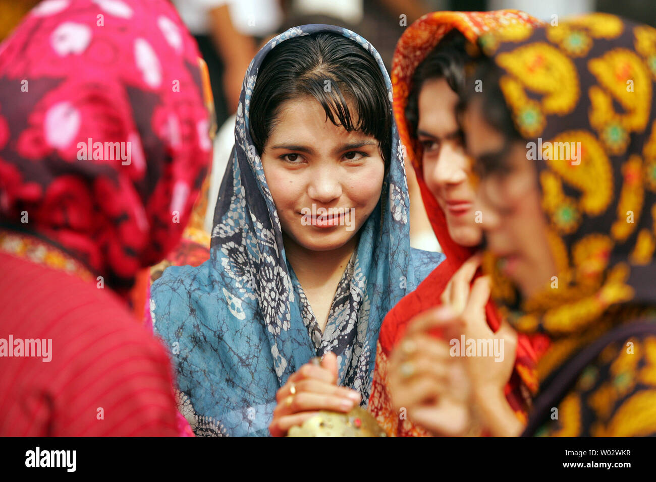 Sunni Iranian girls chat during a traditional wedding ceremony in great ...