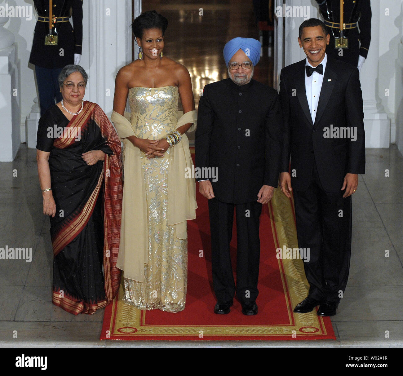 U.S. President Barack Obama and First Lady Michelle Obama welcome ...