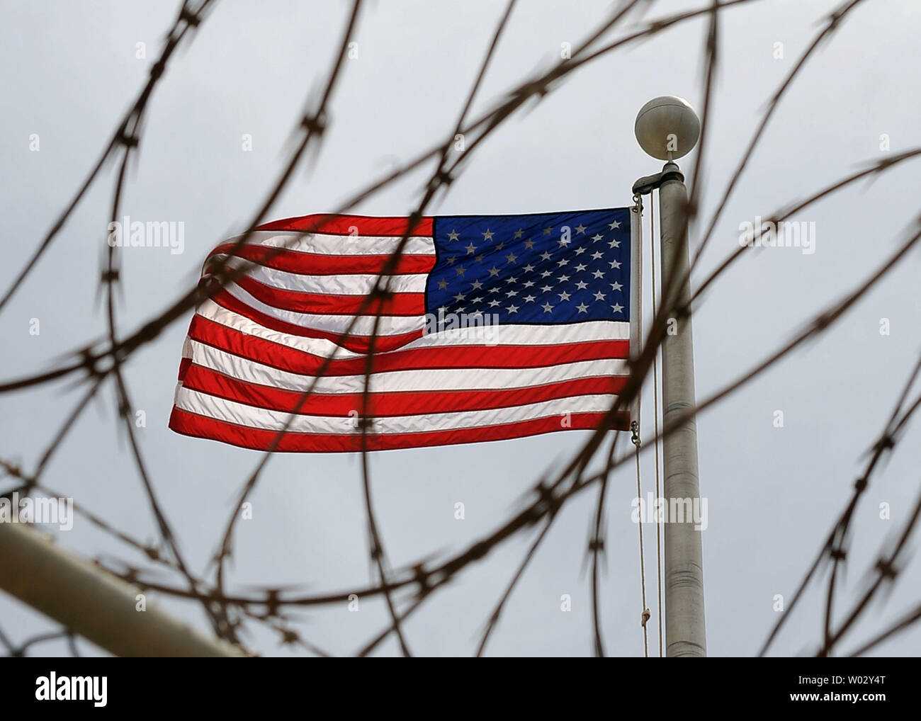 Razor wire american flag hi-res stock photography and images - Alamy