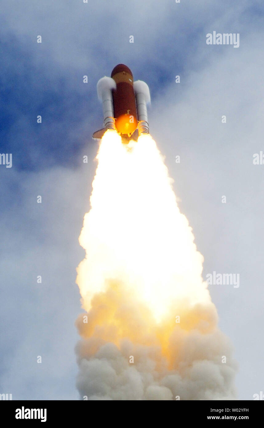 NASA's space shuttle "Atlantis" launches at 11:28 AM from Complex 39A ...