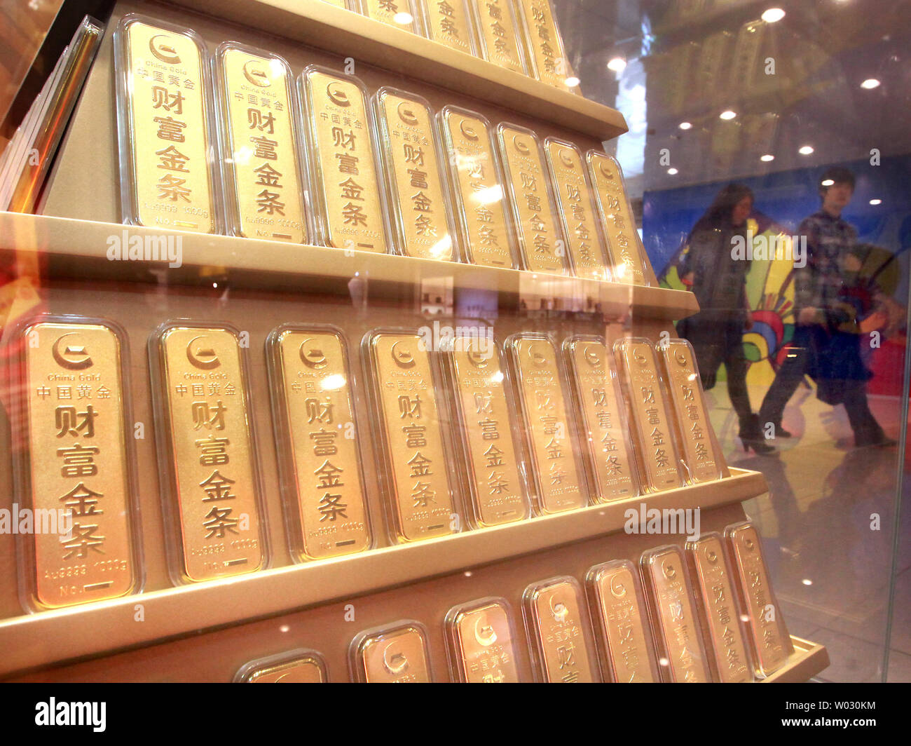 Gold bullion bars hi-res stock photography and images - Alamy