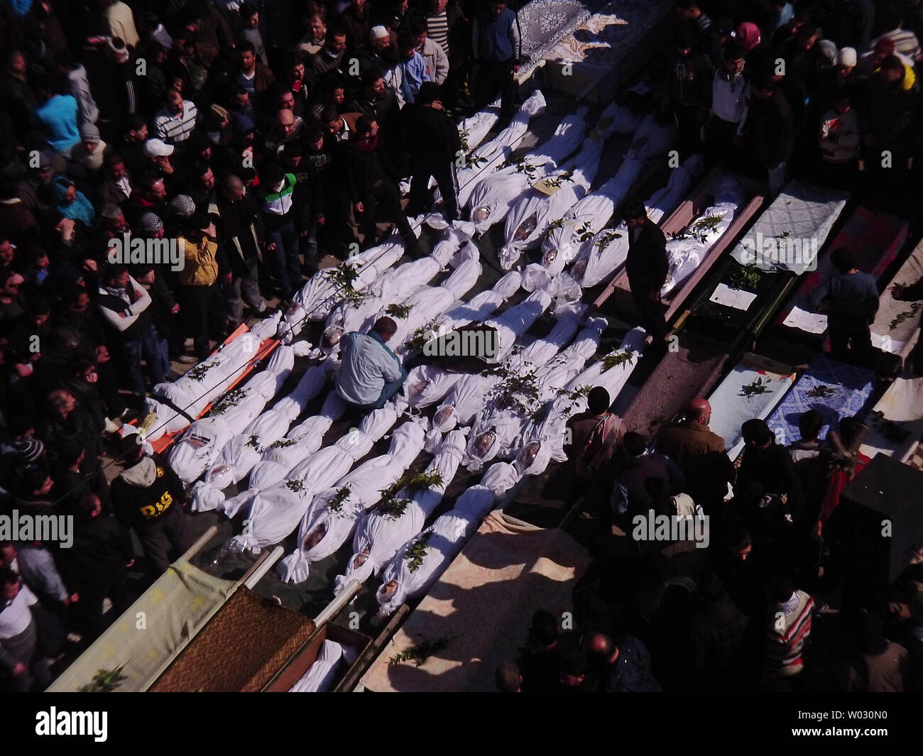 Bodies of people hi-res stock photography and images - Alamy