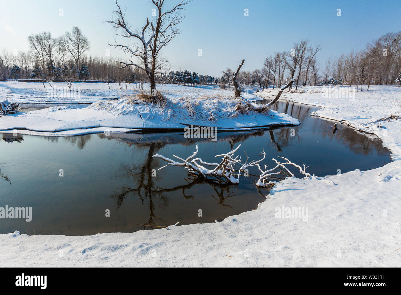 Frozen landscapes hi-res stock photography and images - Alamy