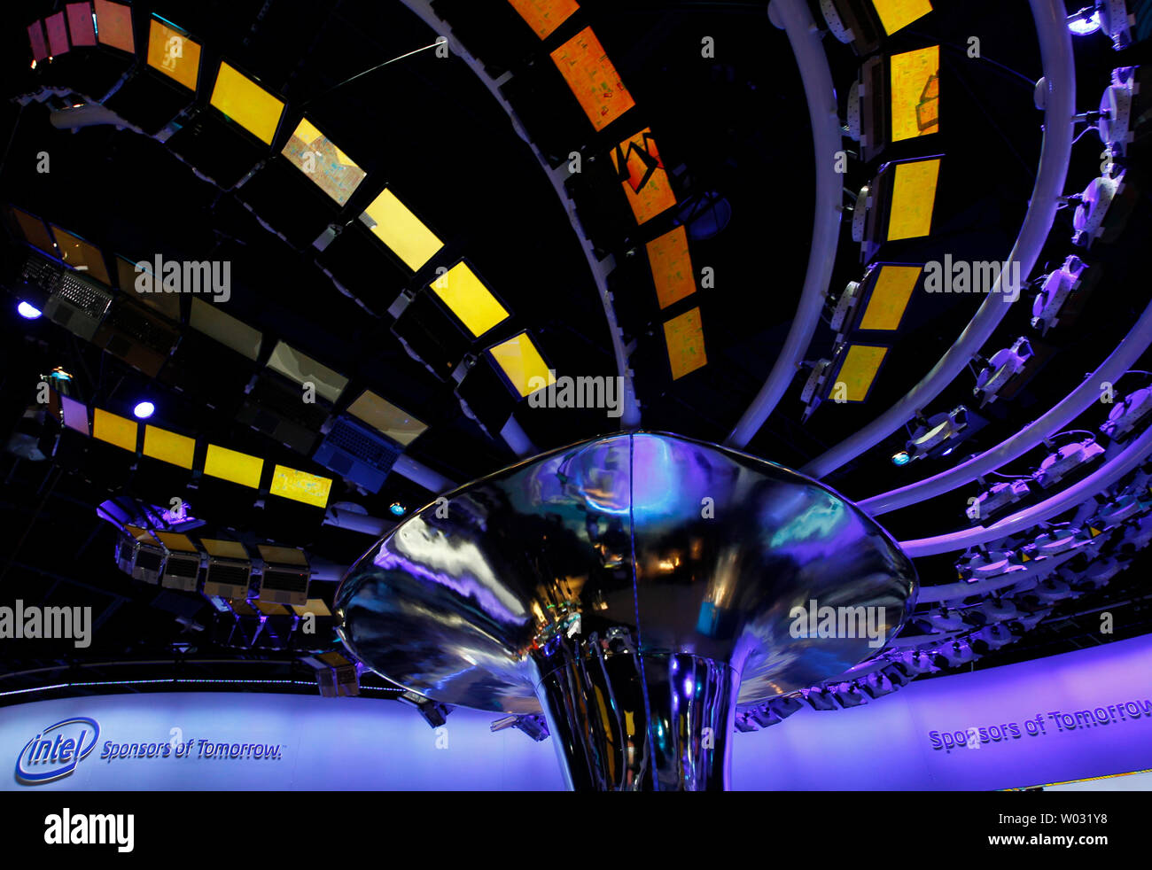 Intel booth hi-res stock photography and images - Alamy