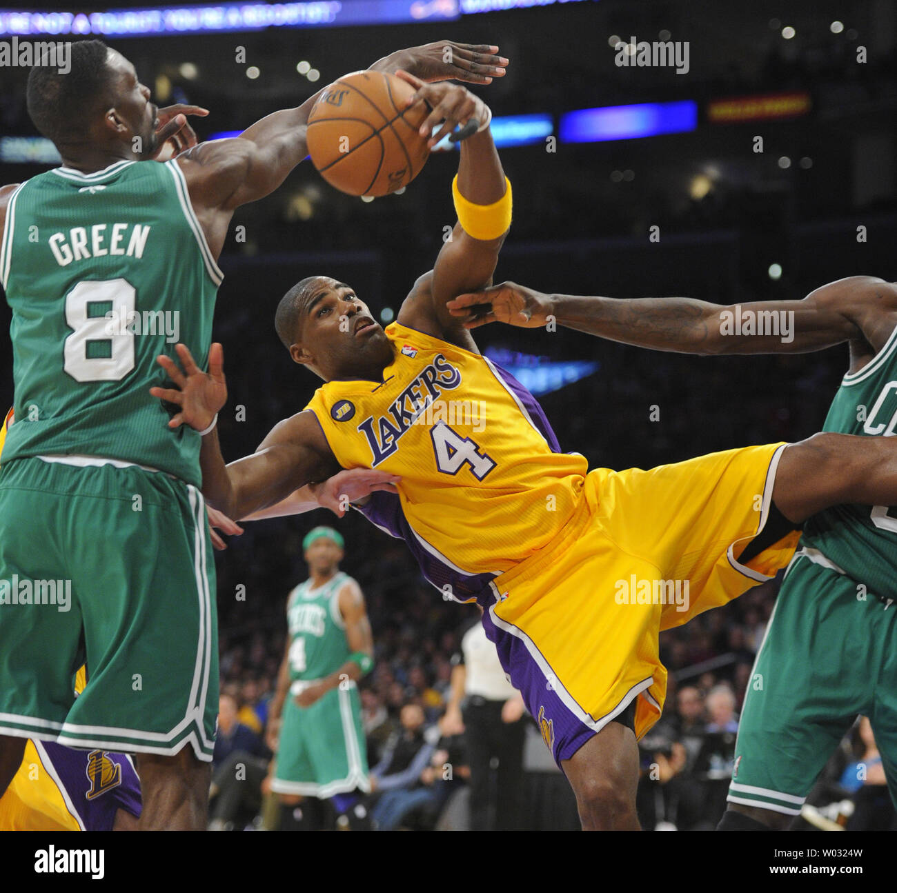 Los Angeles Lakers power forward Antawn Jamison (4) and Boston Celtics ...