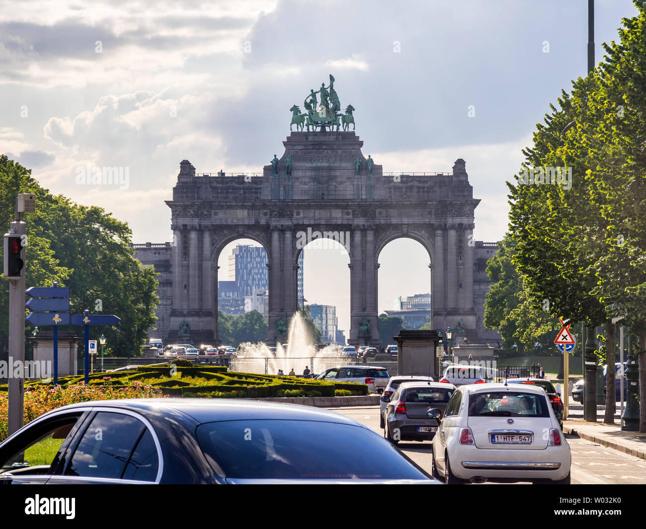 Arcade du Cinquantenaire (triumphal arch), Etterbeek, Brussels, Belgium ...