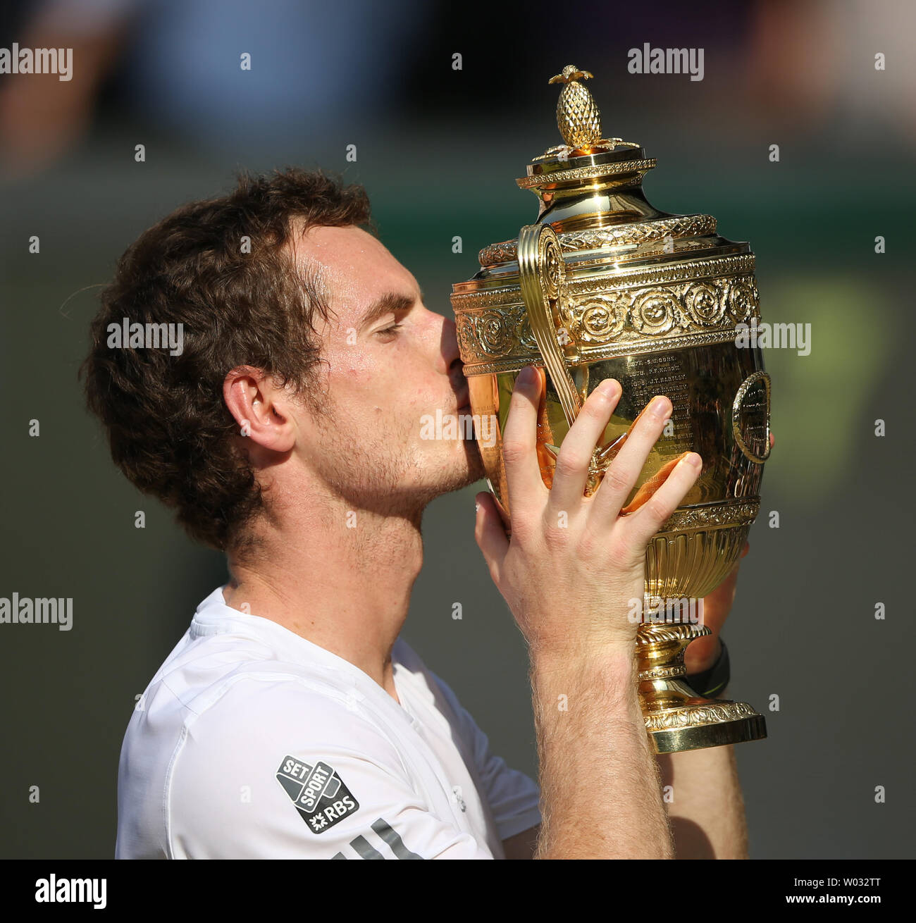 Andy murray wimbledon trophy hi-res stock photography and images - Alamy