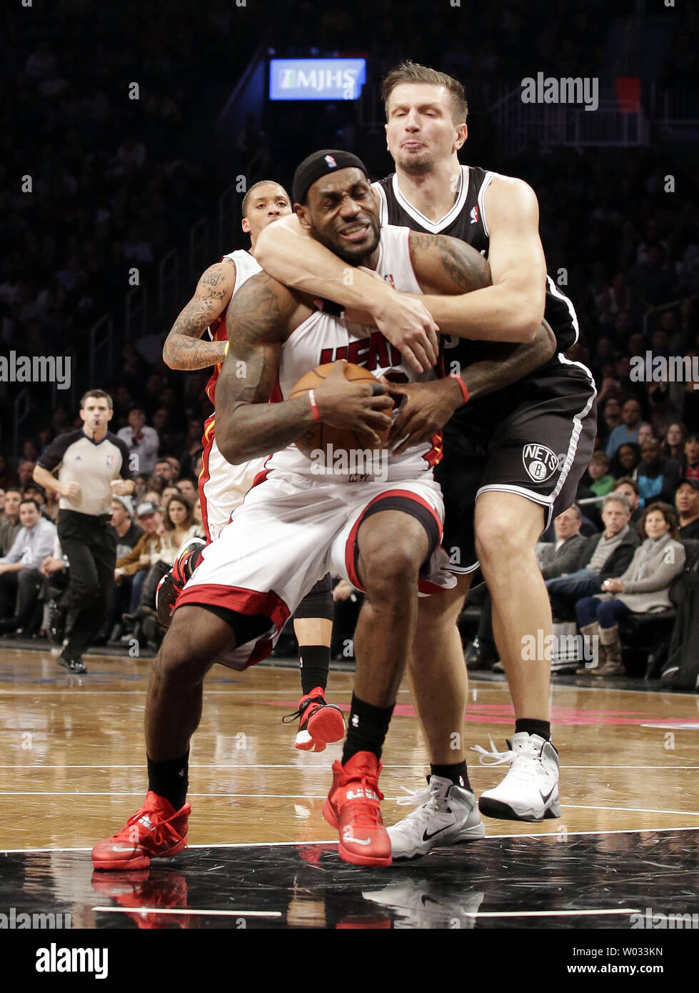 Flagrant foul hi-res stock photography and images - Alamy