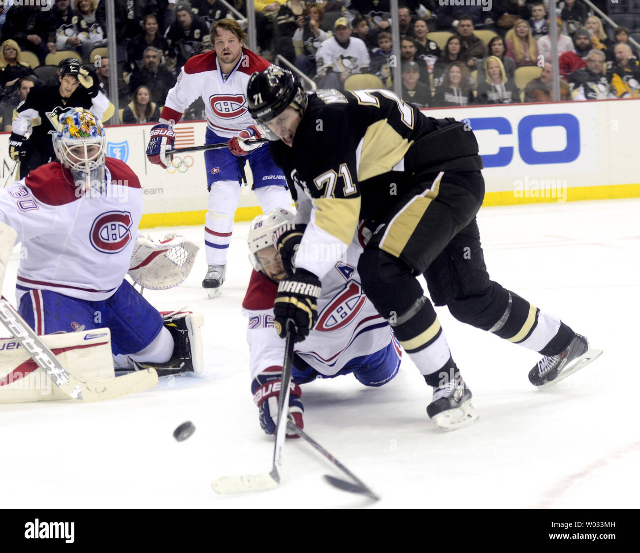 Montreal Canadiens goalie Peter Budaj watches as Pittsburgh Penguins ...