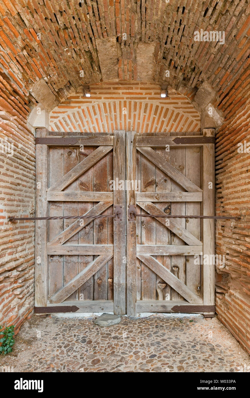 Wooden gate ivy hi-res stock photography and images - Alamy